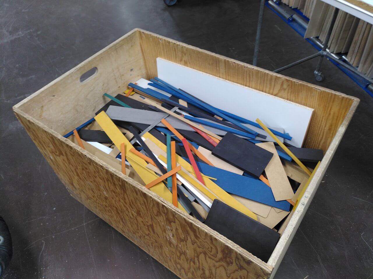 Material des Monats: Durchgefärbtes MDF | Modulor